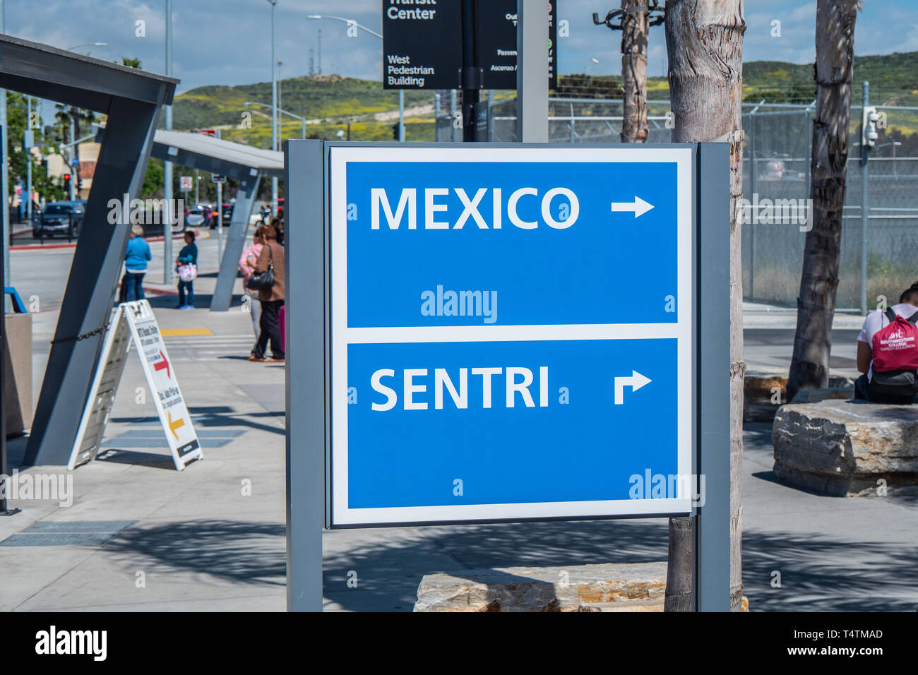 California mexico border sign hi-res stock photography and images - Alamy