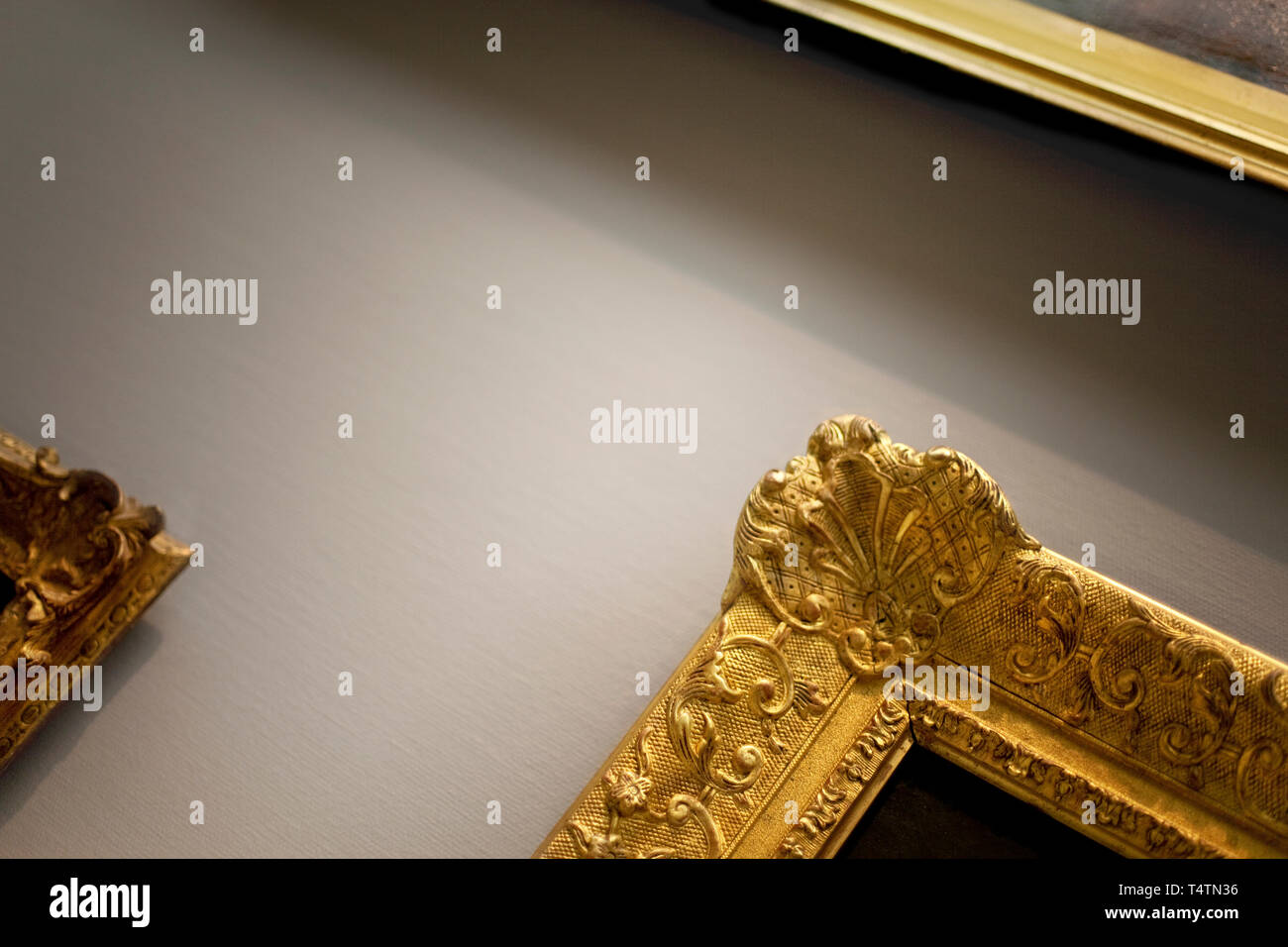 The gallery and picture framing hi-res stock photography and images - Alamy