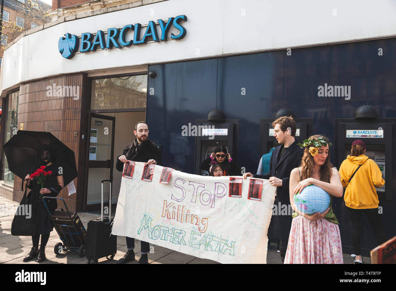 Bank protests fossil fuels hi-res stock photography and images - Alamy