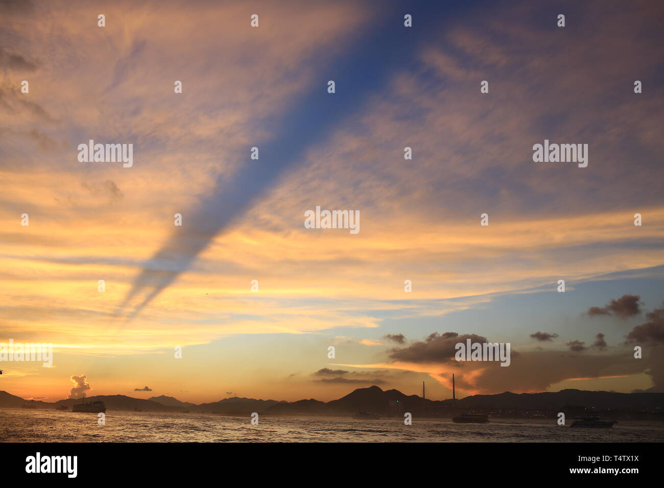 Hong Kong city victoria harbor sun set: beautiful sunset with ...