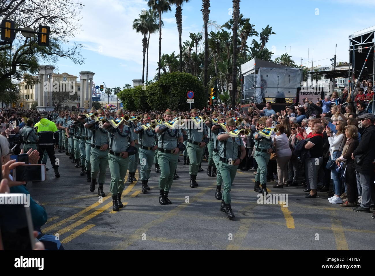 Spanish army soldiers during parade hi-res stock photography and images ...