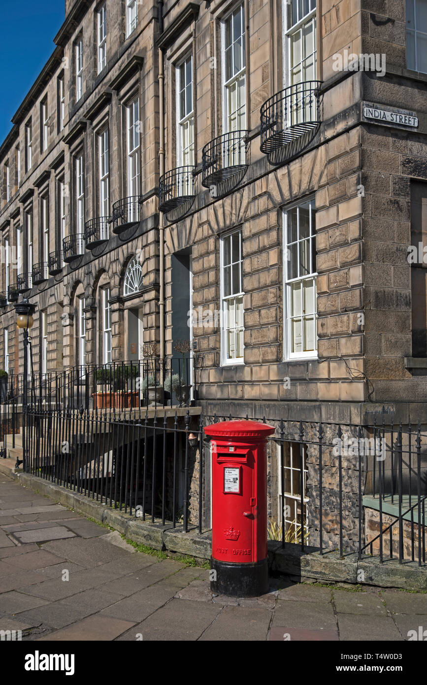Red post box on Heriot Row in Edinburgh's New Town Stock Photo - Alamy