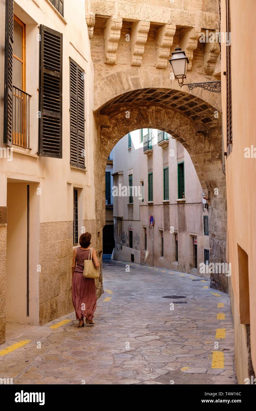 Arco de la Almudaina ,puerta de origen romano transformada por los ...