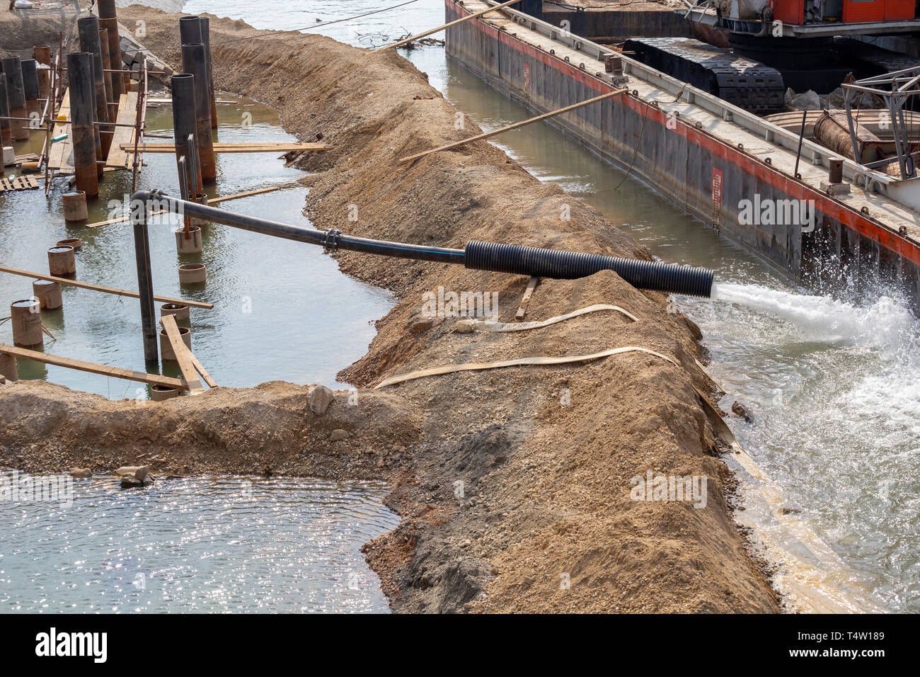 Pipeline jetty hi-res stock photography and images - Alamy