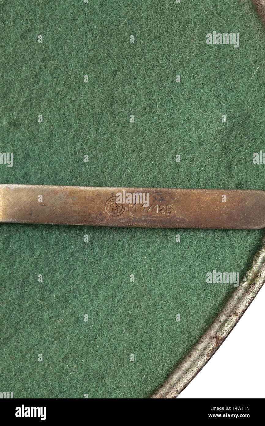 A gorget M 38 for SS standard bearers. Shield of nickel silver with ...