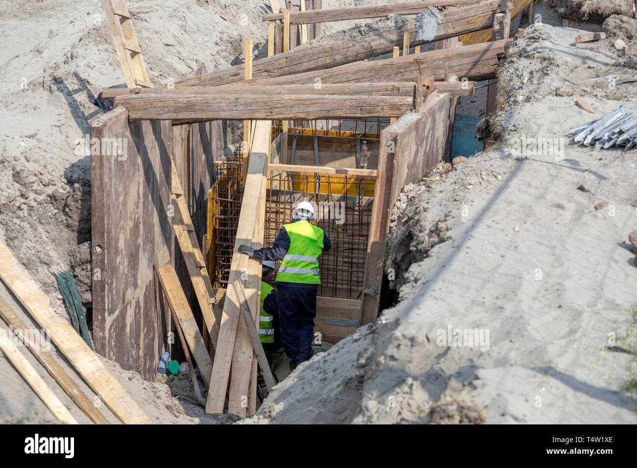 Deep trench shoring to avoid risks of landslide. Walls with supports to ...