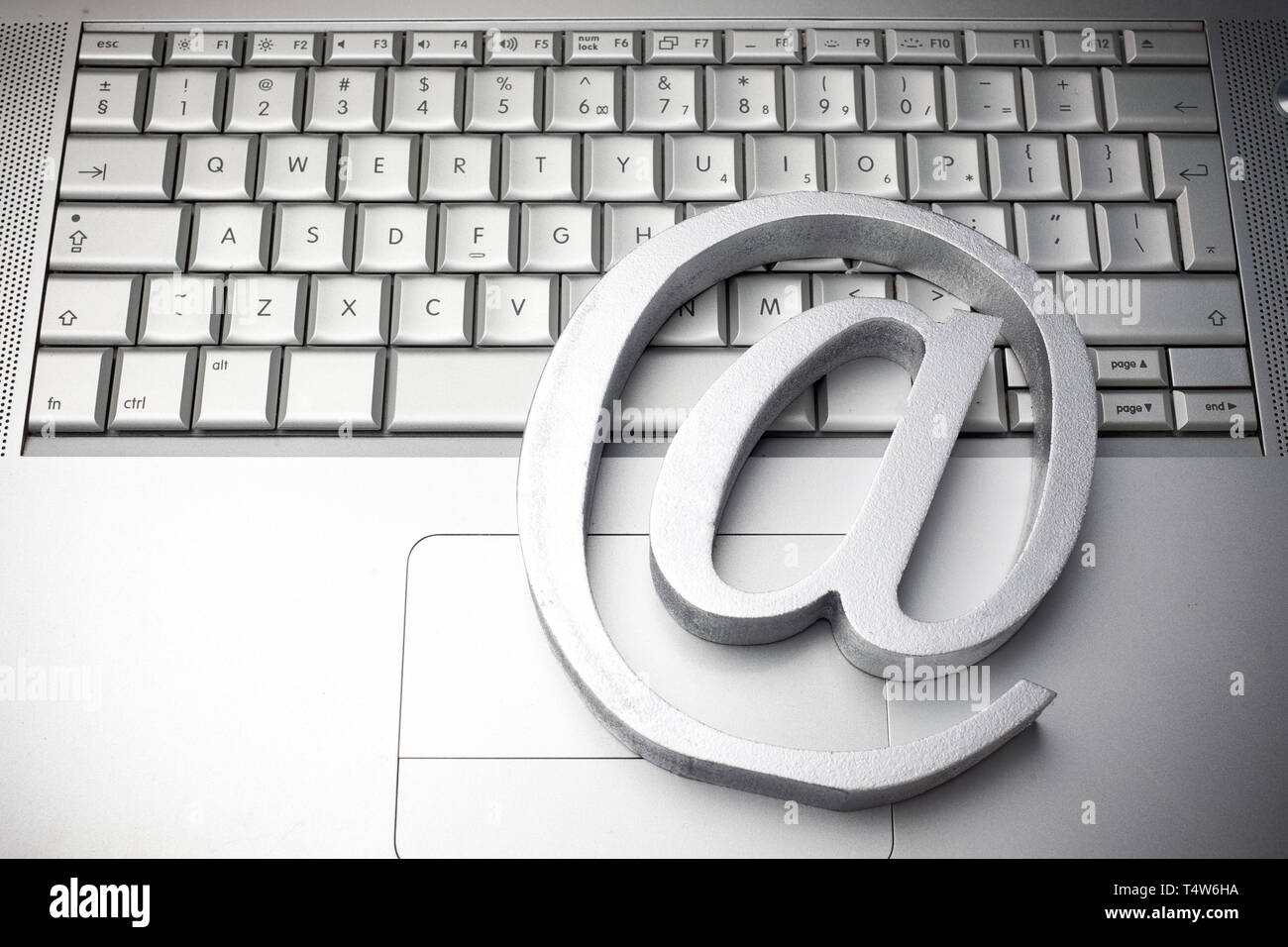 Golden email icon hi-res stock photography and images - Alamy