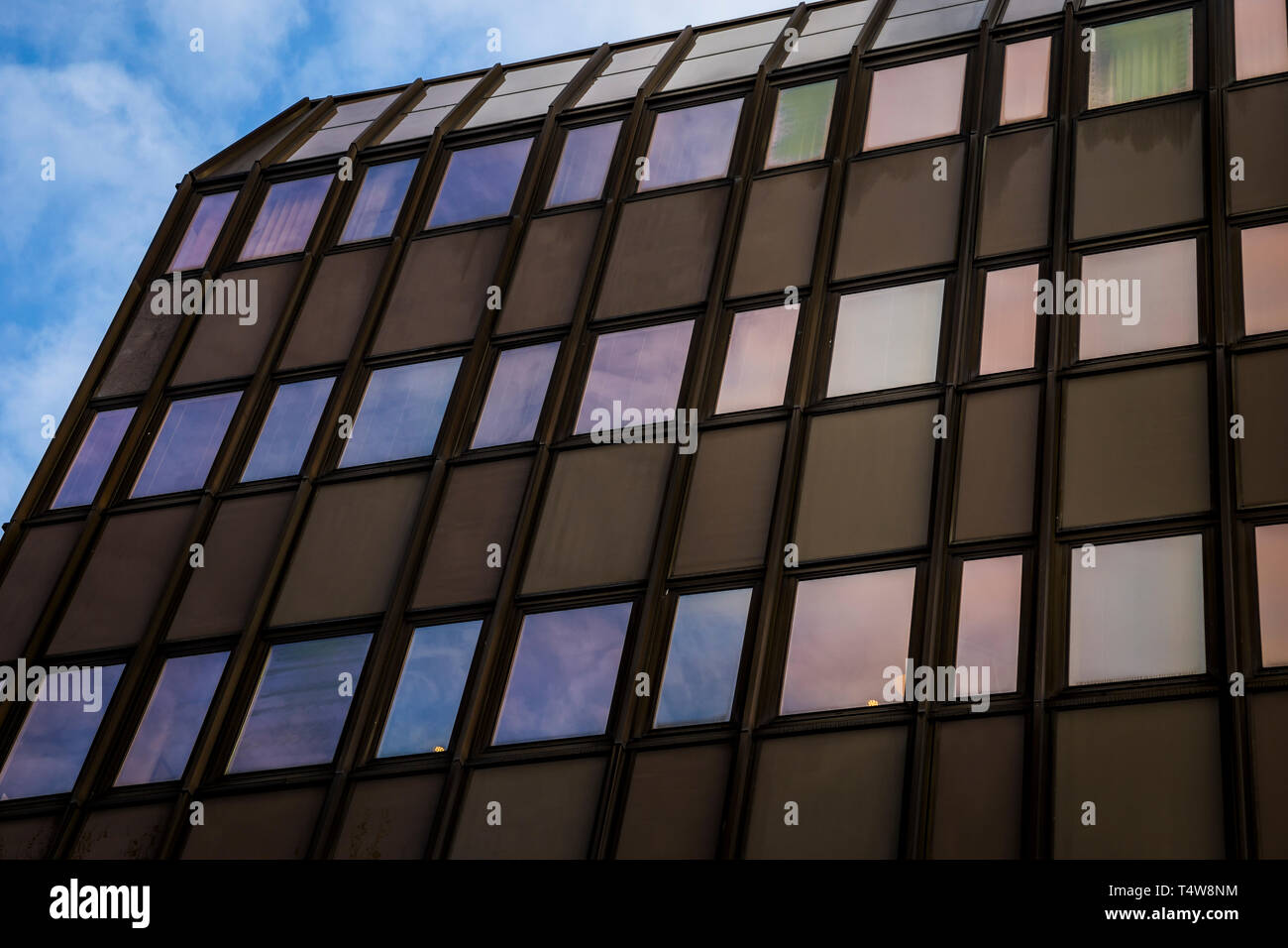 Tinted building windows hi-res stock photography and images - Alamy