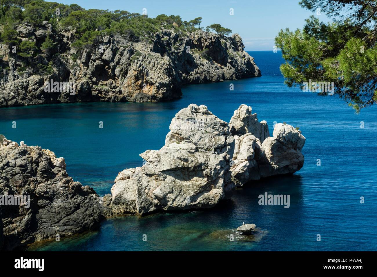 Codols Blancs, Cala Deia, road painters, tramuntana coast between Deia ...