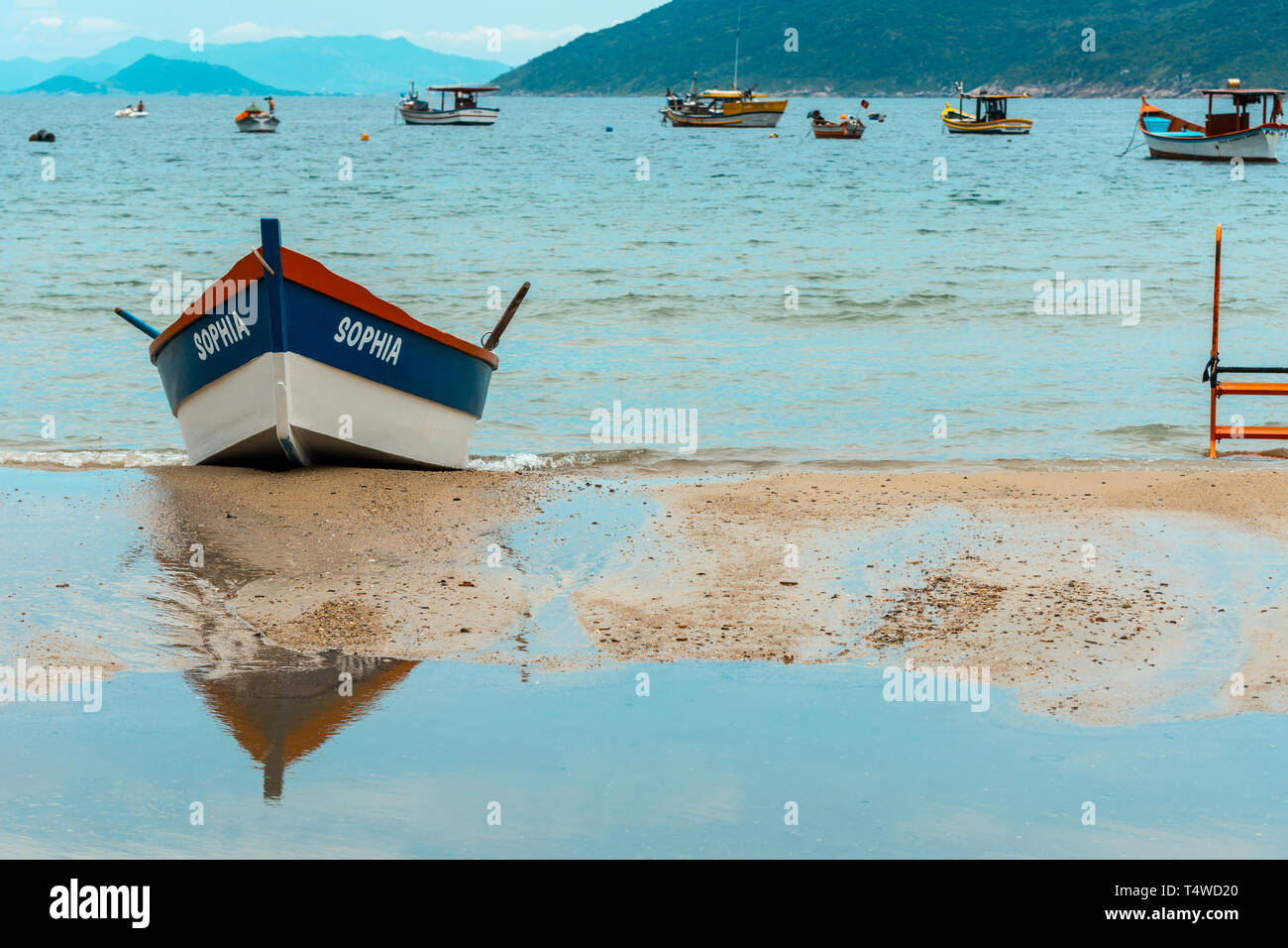 Puddle boat hi-res stock photography and images - Alamy