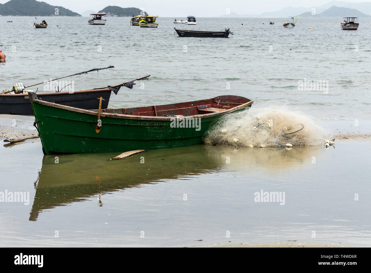 Puddle boat hi-res stock photography and images - Alamy