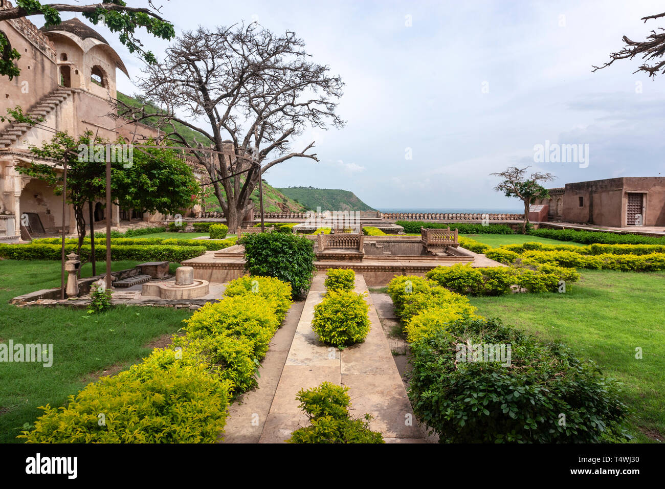 Garh palace hi-res stock photography and images - Alamy