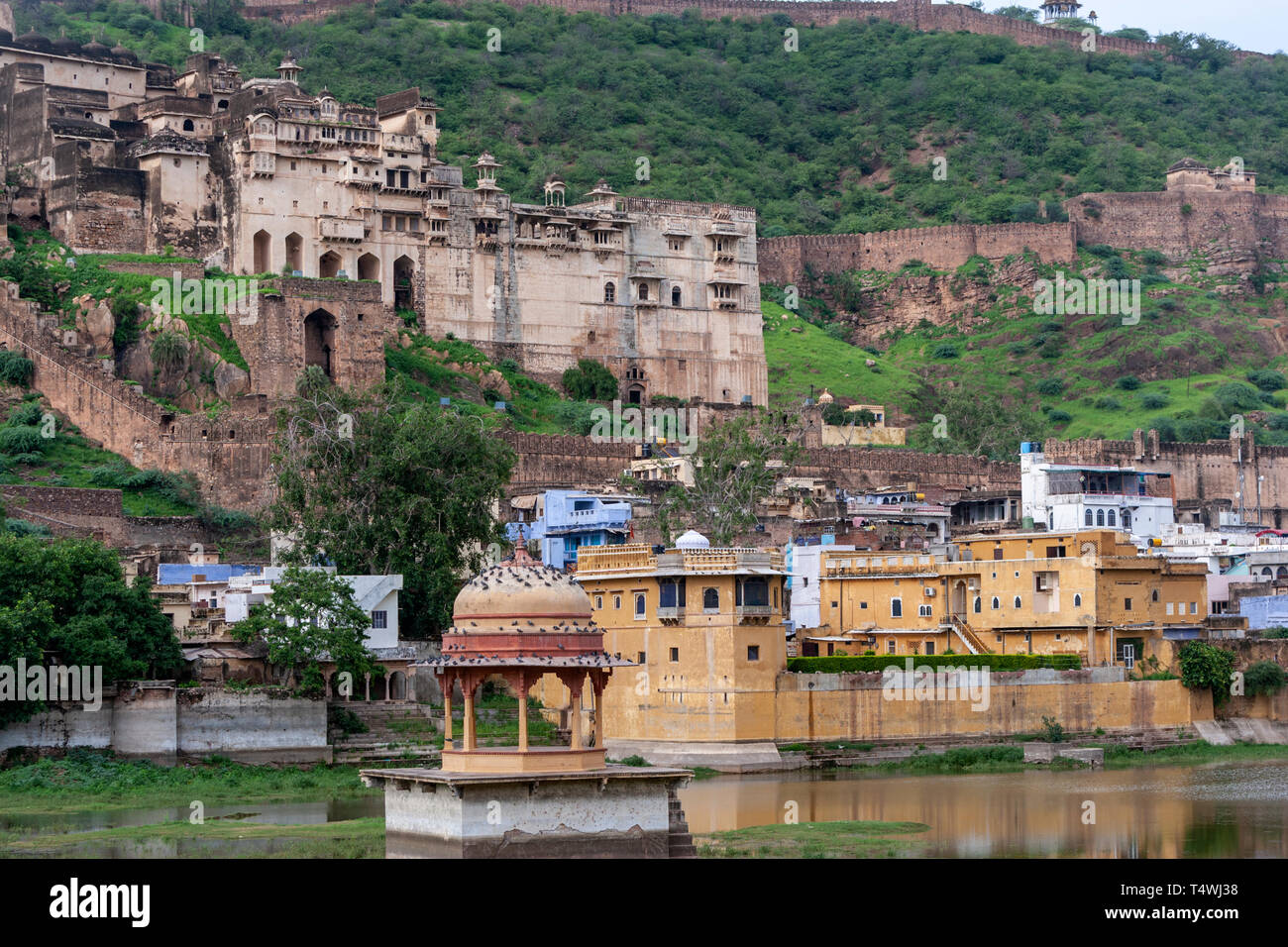 Nawal Sagar lake and Garh Palace, Bundi, Rajasthan, India Stock Photo ...
