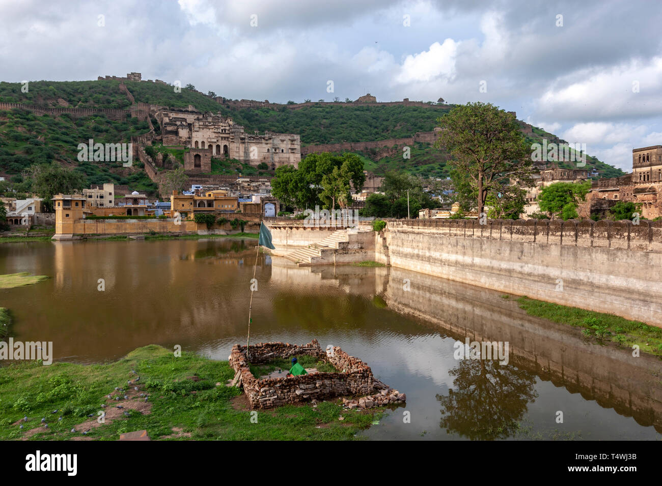 Nawal Sagar lake and Garh Palace, Bundi, Rajasthan, India Stock Photo ...