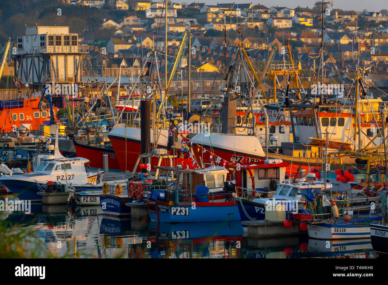 Old newlyn harbour hi-res stock photography and images - Alamy