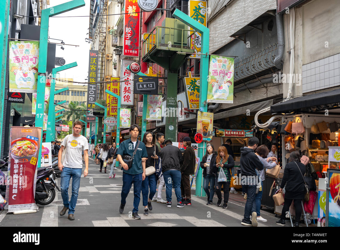 Taipei shops and cafes hi-res stock photography and images - Alamy