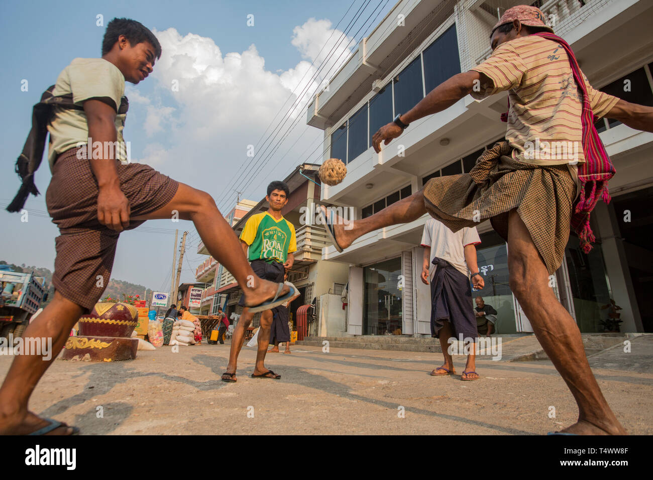 Burmese men hi-res stock photography and images - Alamy