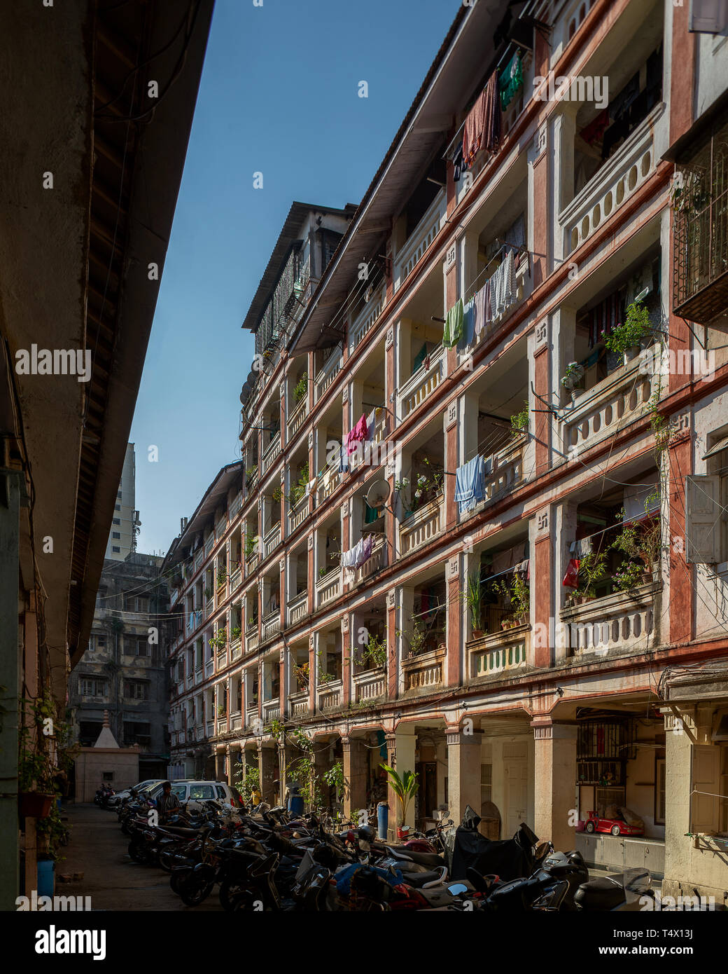 04-Nov-2018 -OLD house four storey Chawl culture Swami Samarth Nagar ...