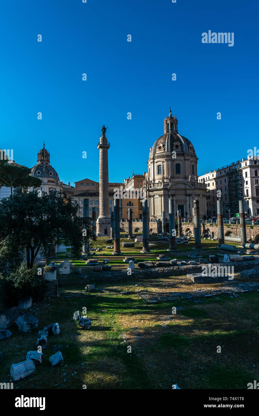 Roman period column hi-res stock photography and images - Alamy