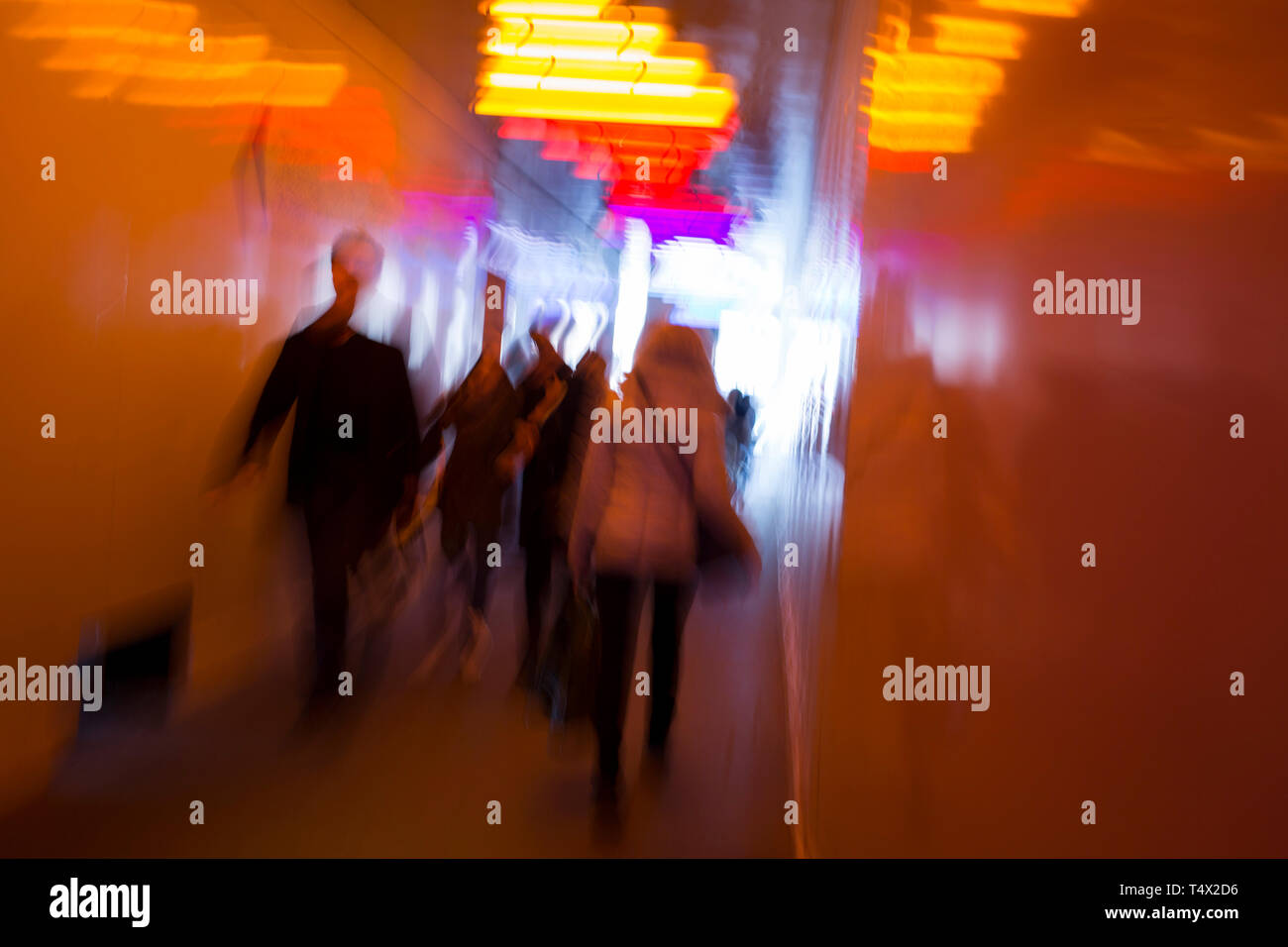 Walk through crowd london hi-res stock photography and images - Alamy