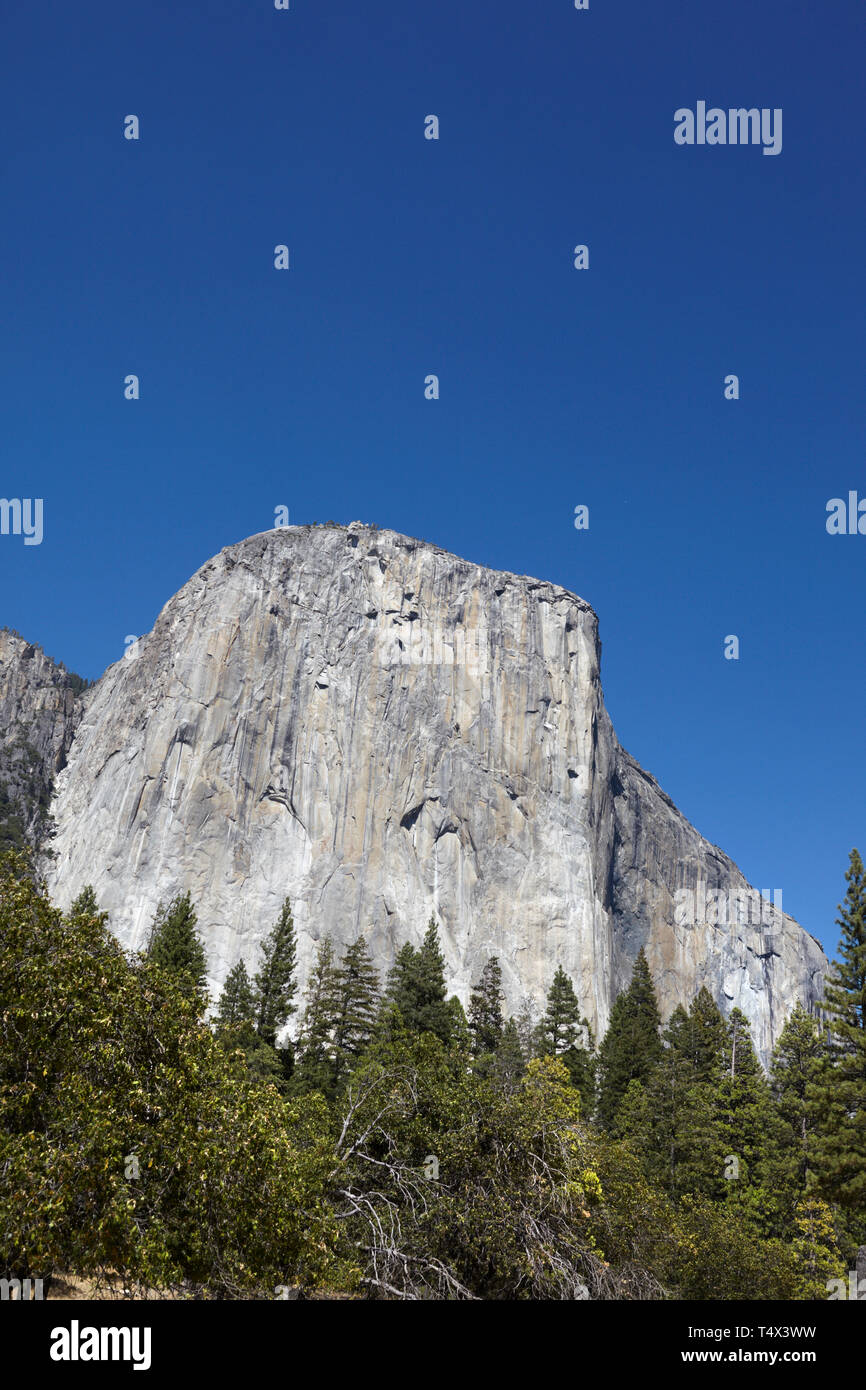 Yosemite national park cliff mountain hi-res stock photography and ...