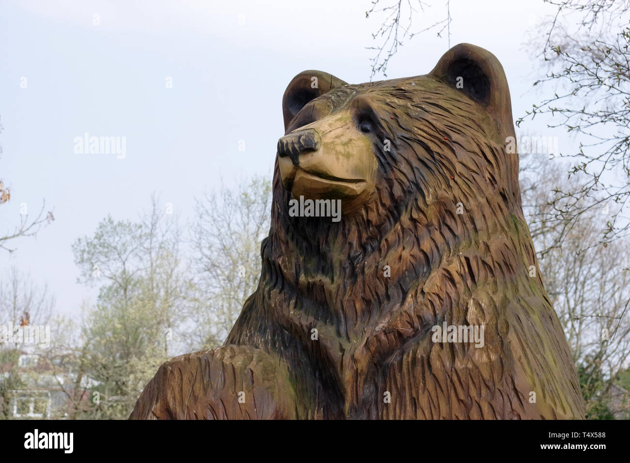 Bear carvings at Cluny Park at Bearsden, Scotland Stock Photo - Alamy