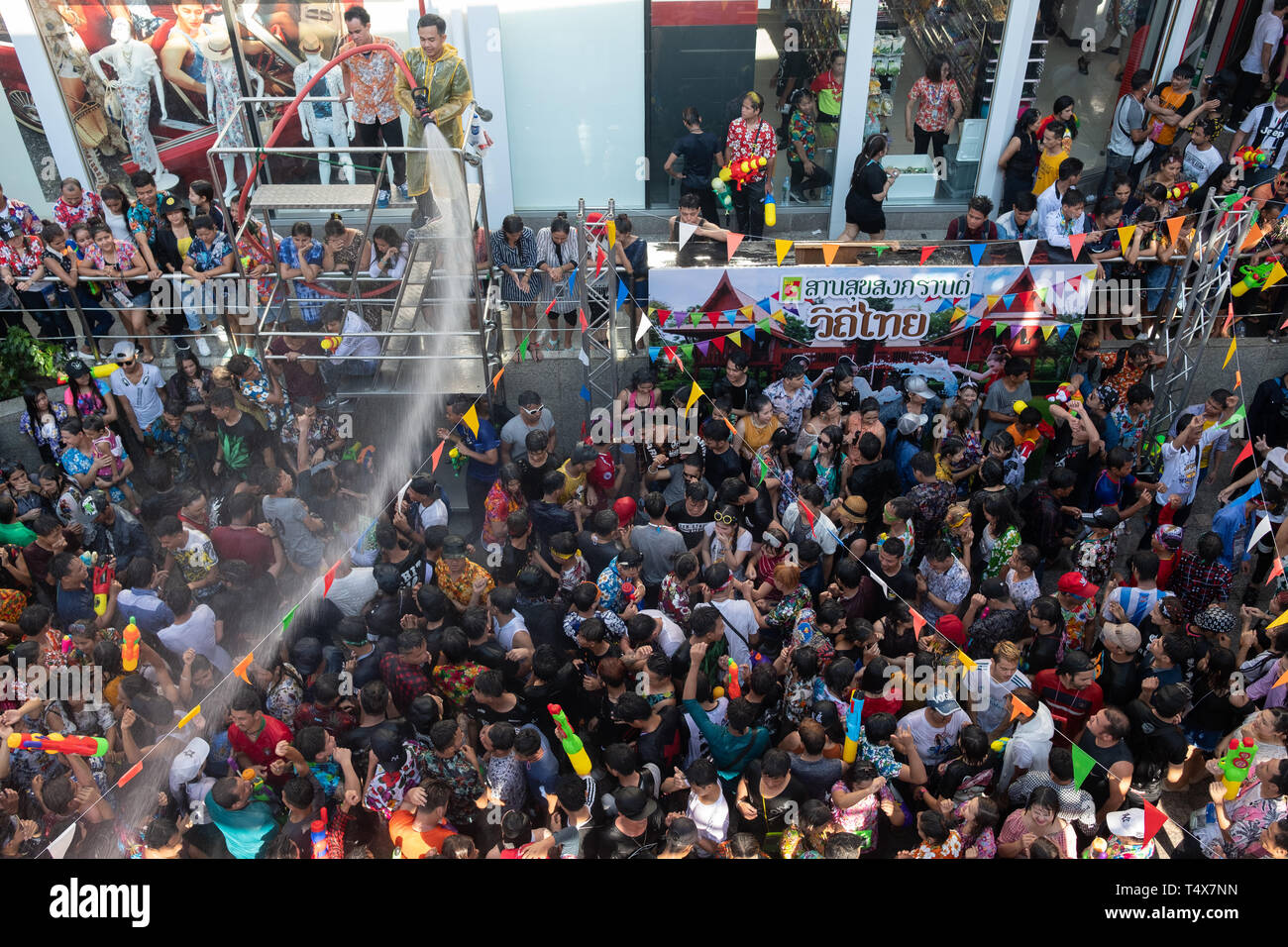 Songkram festival hi-res stock photography and images - Alamy