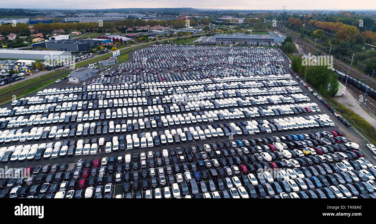Aerial view truck parking lot hi-res stock photography and images - Alamy