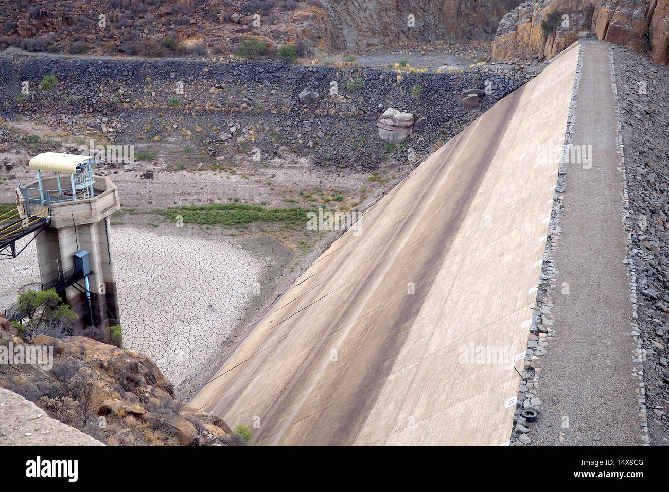 Empty dam hi-res stock photography and images - Alamy