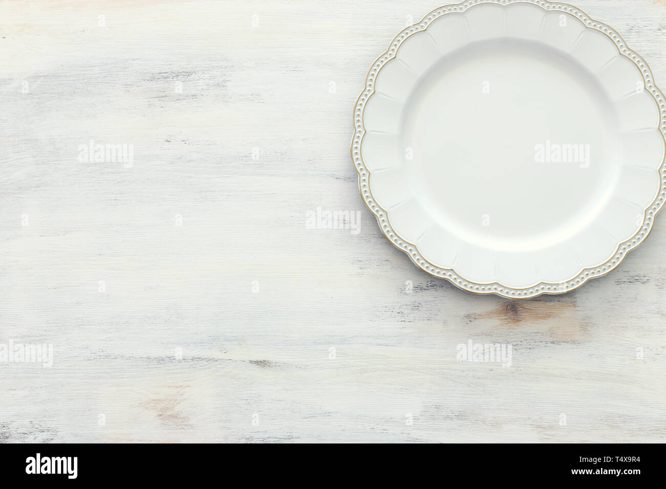 Top view of vintage white empty plate. Flat lay Stock Photo - Alamy