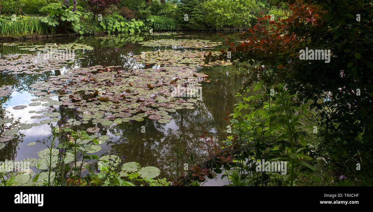 GIVERNY, FRANCE, MAY 21, 2015 : impressionists gardens and ponds of ...