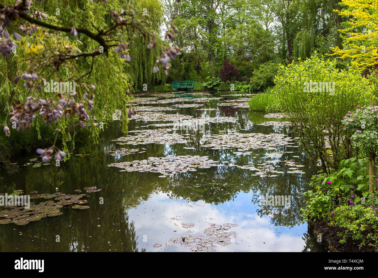 GIVERNY, FRANCE, MAY 21, 2015 : impressionists gardens and ponds of ...