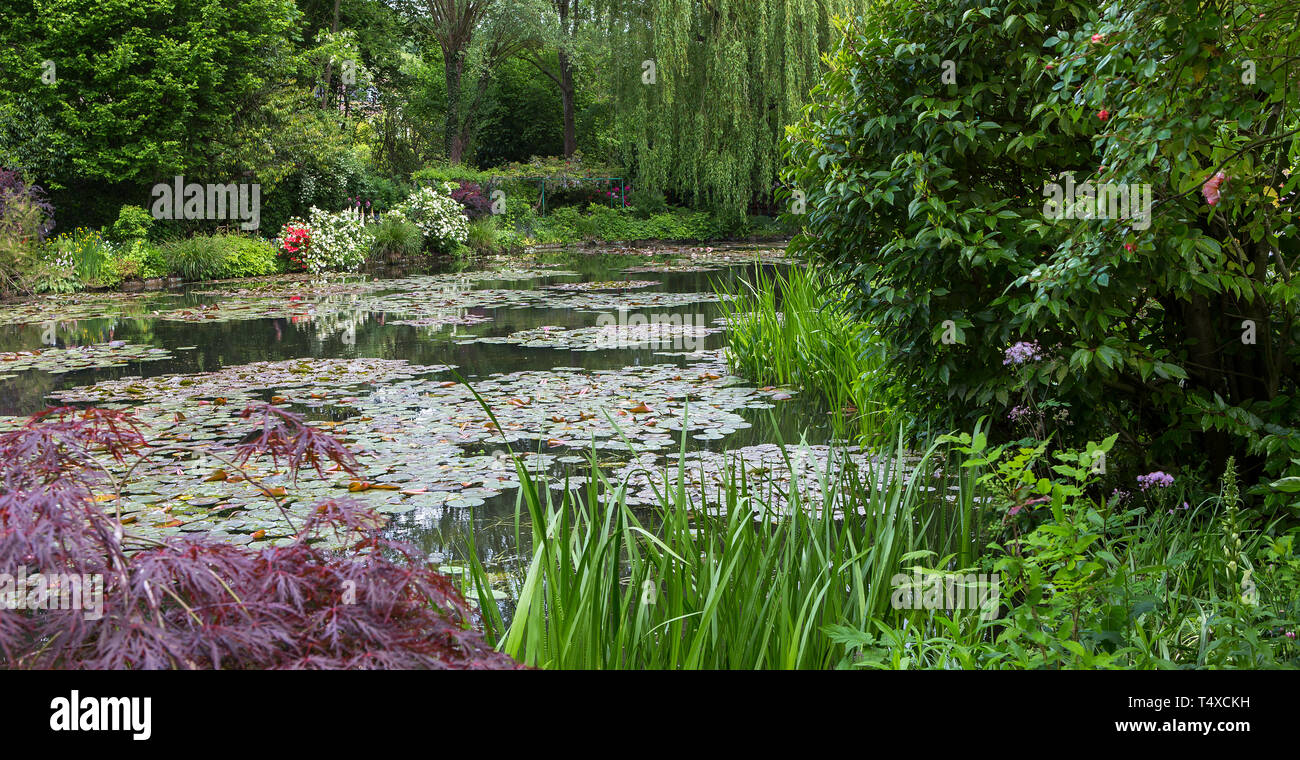 GIVERNY, FRANCE, MAY 21, 2015 : impressionists gardens and ponds of ...