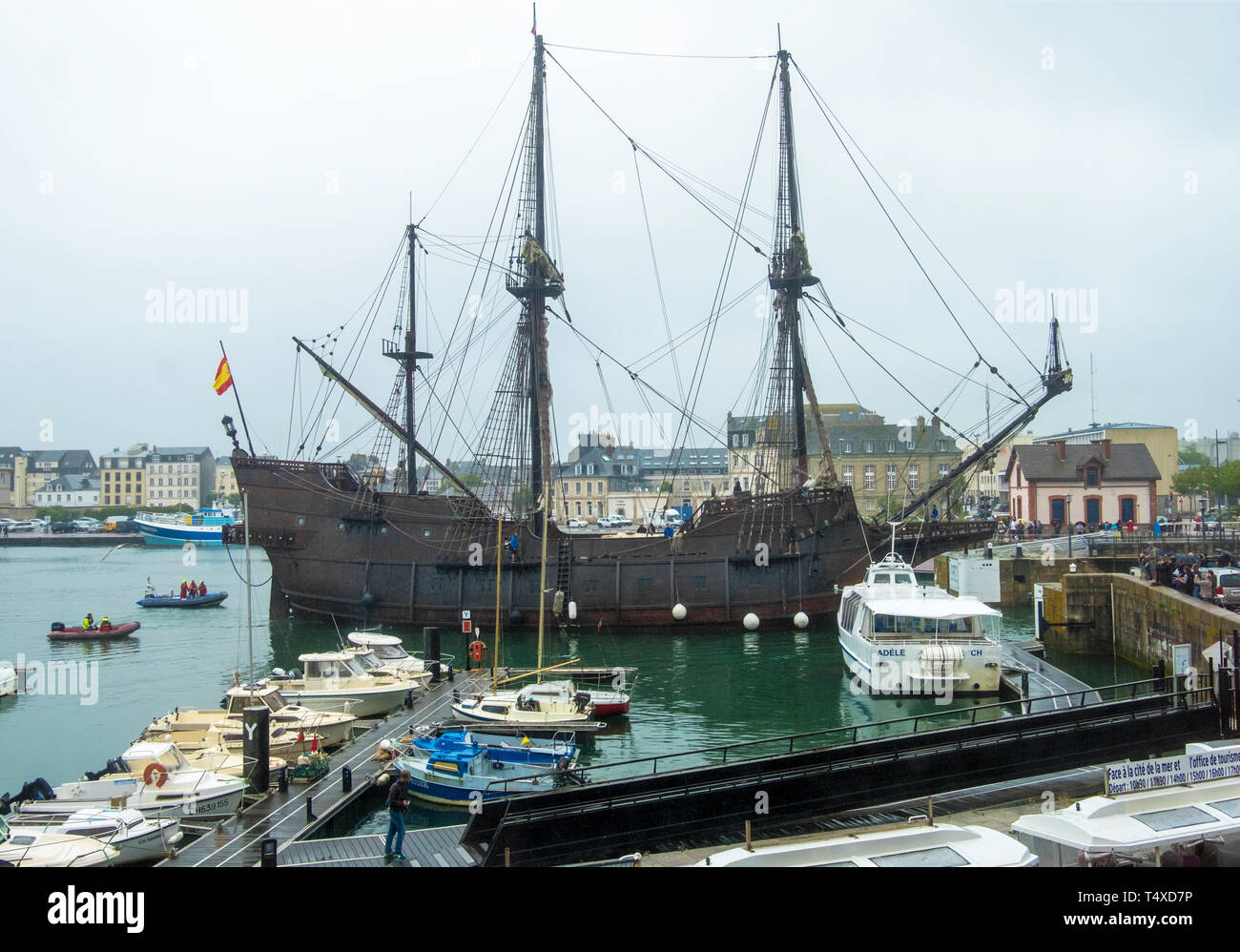 16th century cannon boat hi-res stock photography and images - Alamy