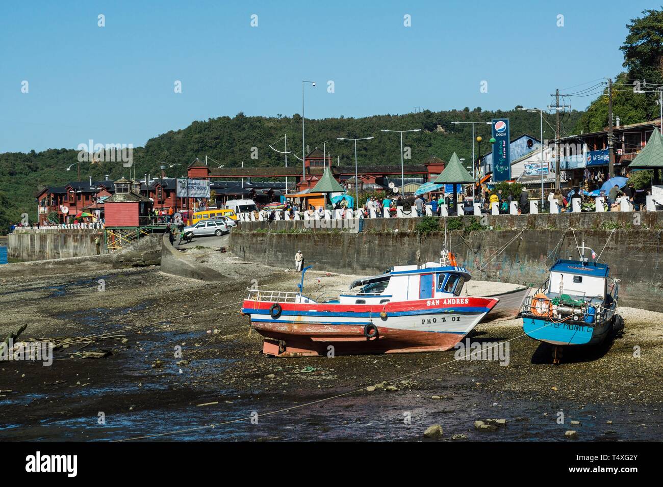 caleta y mercado de pescados y mariscos de Angelmó, Puerto Montt ...