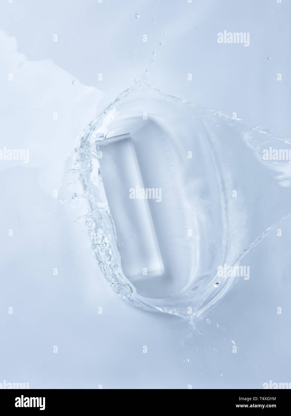 Water drop ripple top view hi-res stock photography and images - Alamy