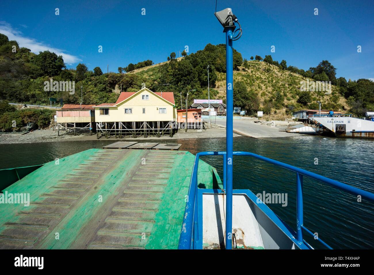 transbordador entre Dalcahue y La Pasada, isla Quinchao, archipiélago ...