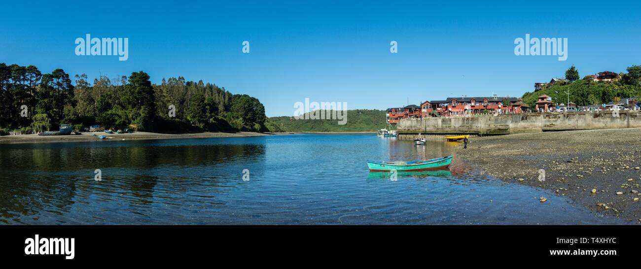 caleta y mercado de pescados y mariscos de Angelmó, Puerto Montt ...