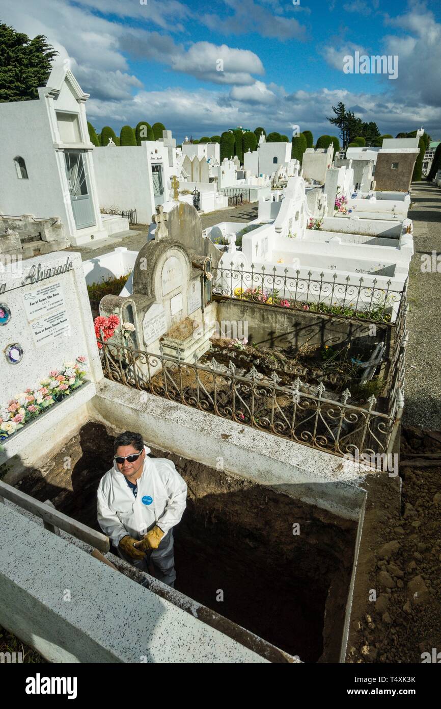 sepulturero, cementerio municipal Sara Braun, 1894, Punta Arenas -Sandy ...