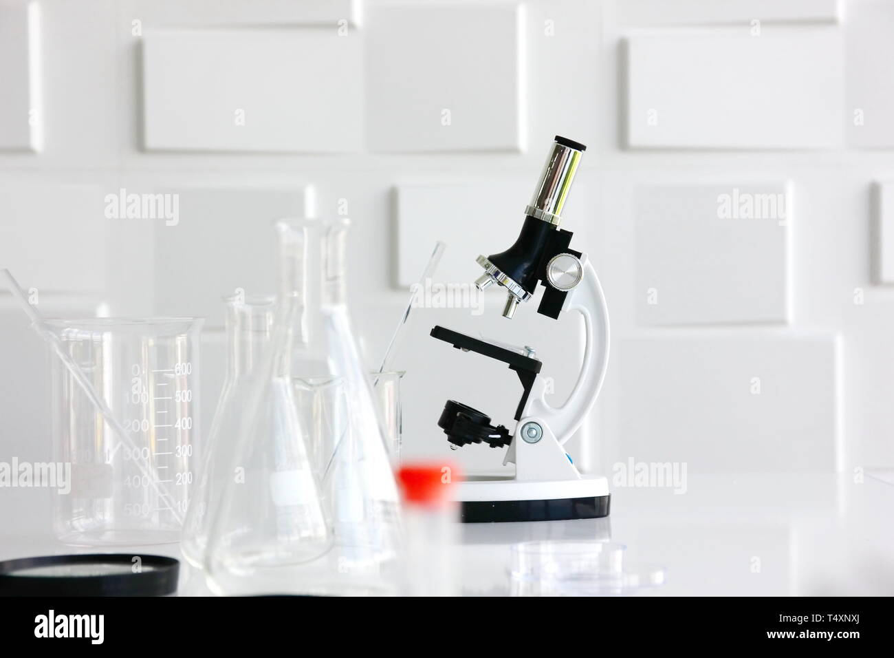 Microscope lab equipment icon vector hi-res stock photography and ...