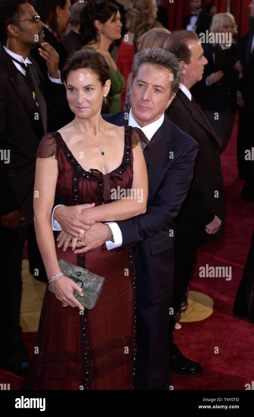 LOS ANGELES, CA. February 27, 2005: DUSTIN HOFFMAN & wife at the 77th ...