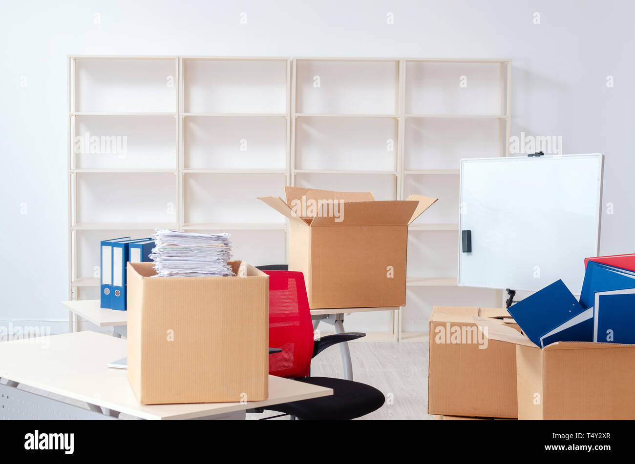 Lay off boxes office hi-res stock photography and images - Alamy