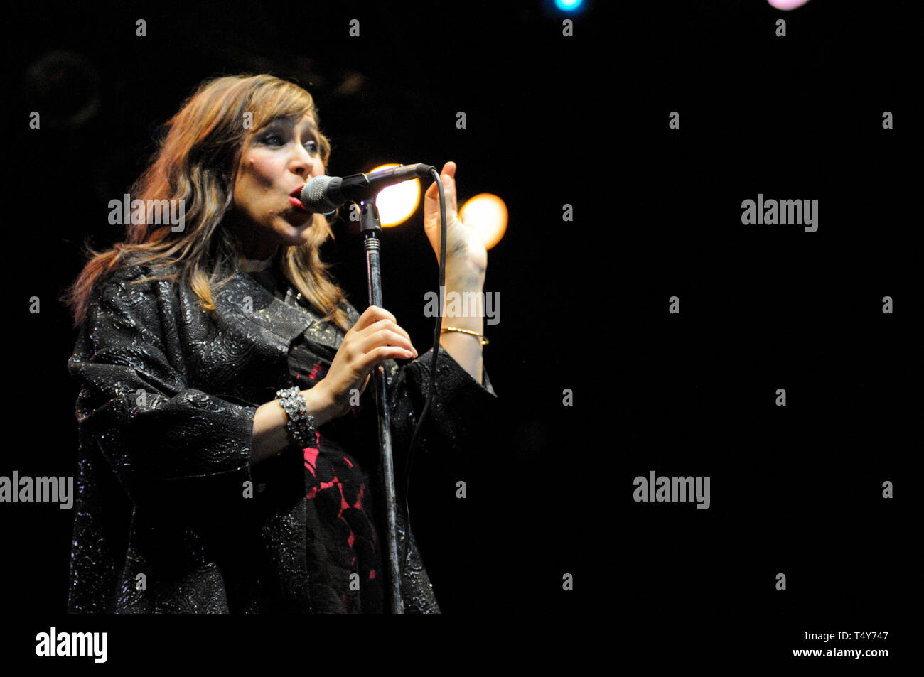 Pink singer hi-res stock photography and images - Alamy