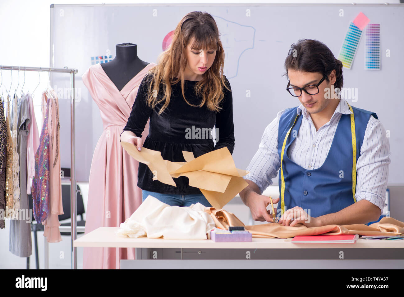 Team tailors cutting material hi-res stock photography and images - Alamy