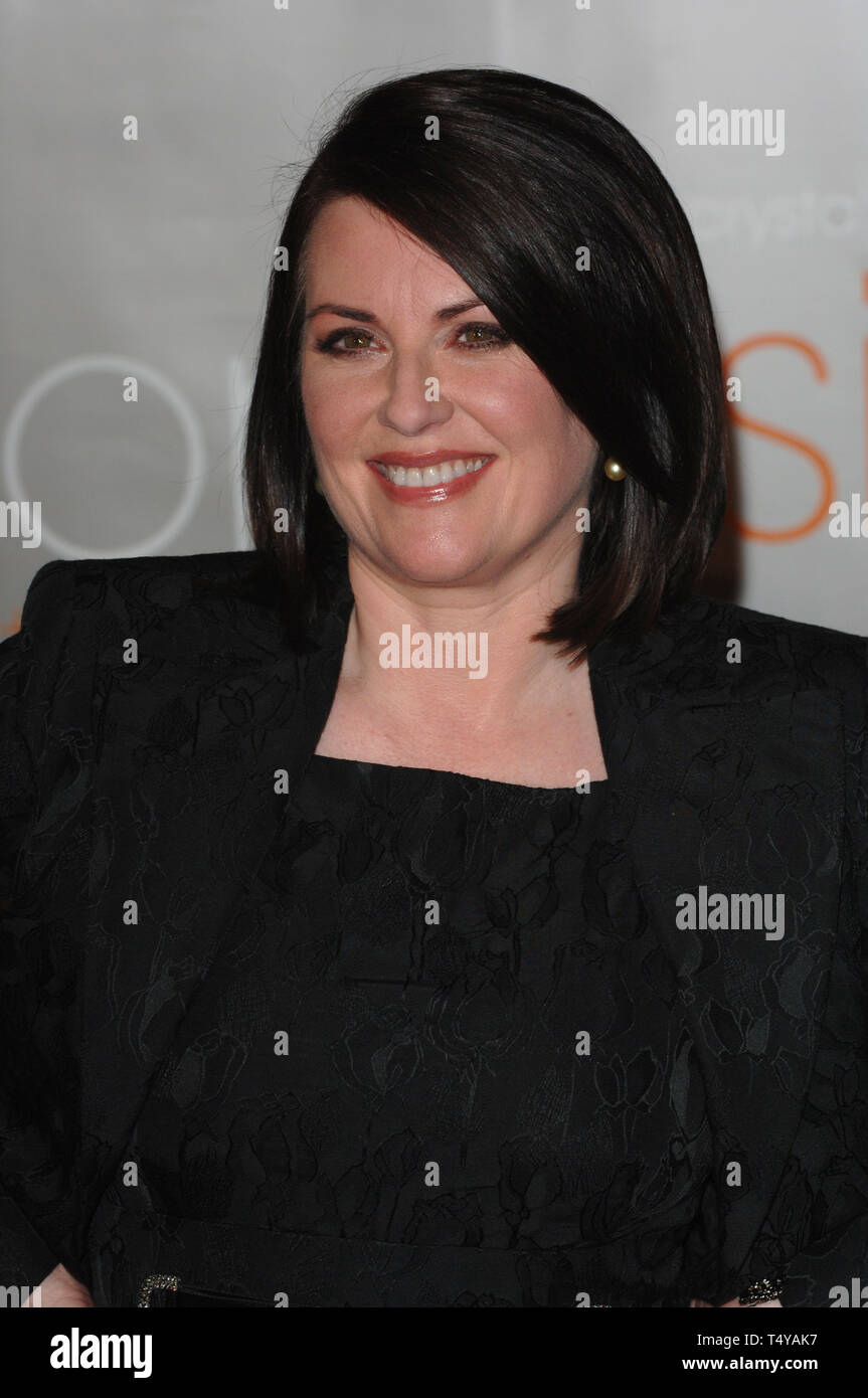 Women in film 2005 crystal lucy awards hi-res stock photography and ...