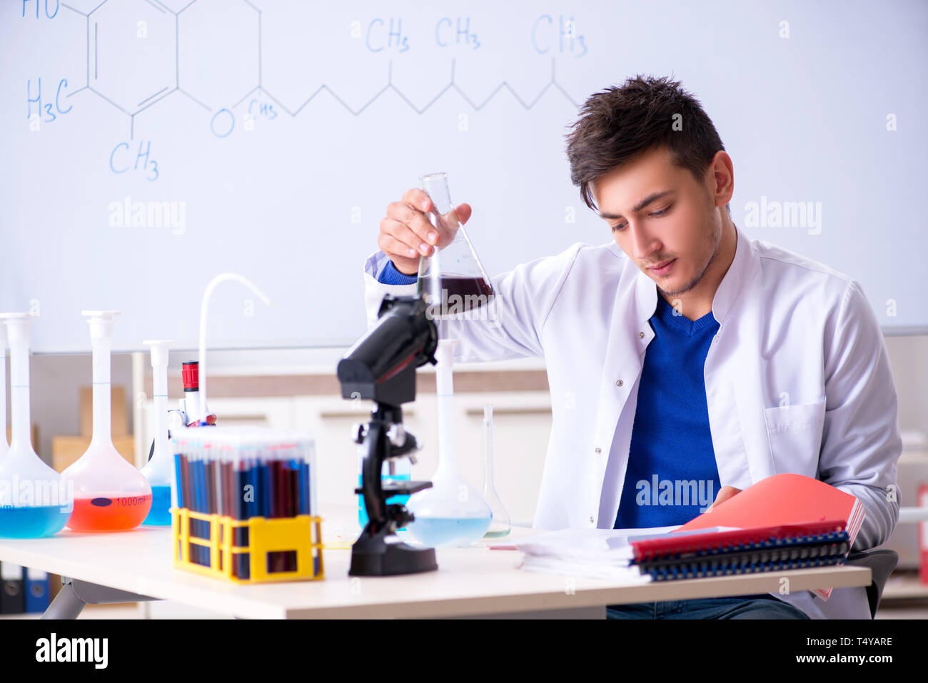 Student science lab record hi-res stock photography and images - Alamy