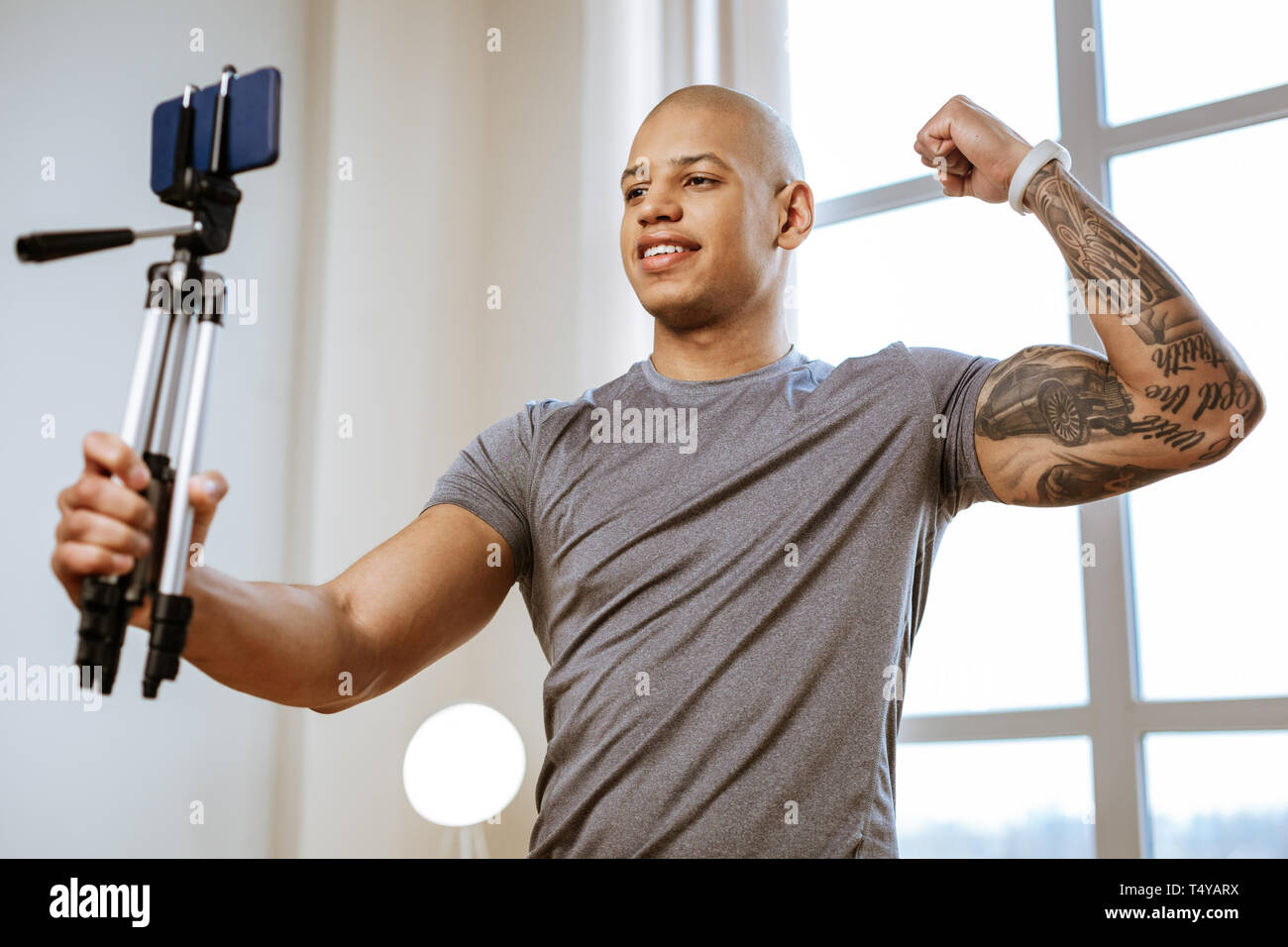 Man using selfie stick hi-res stock photography and images - Alamy