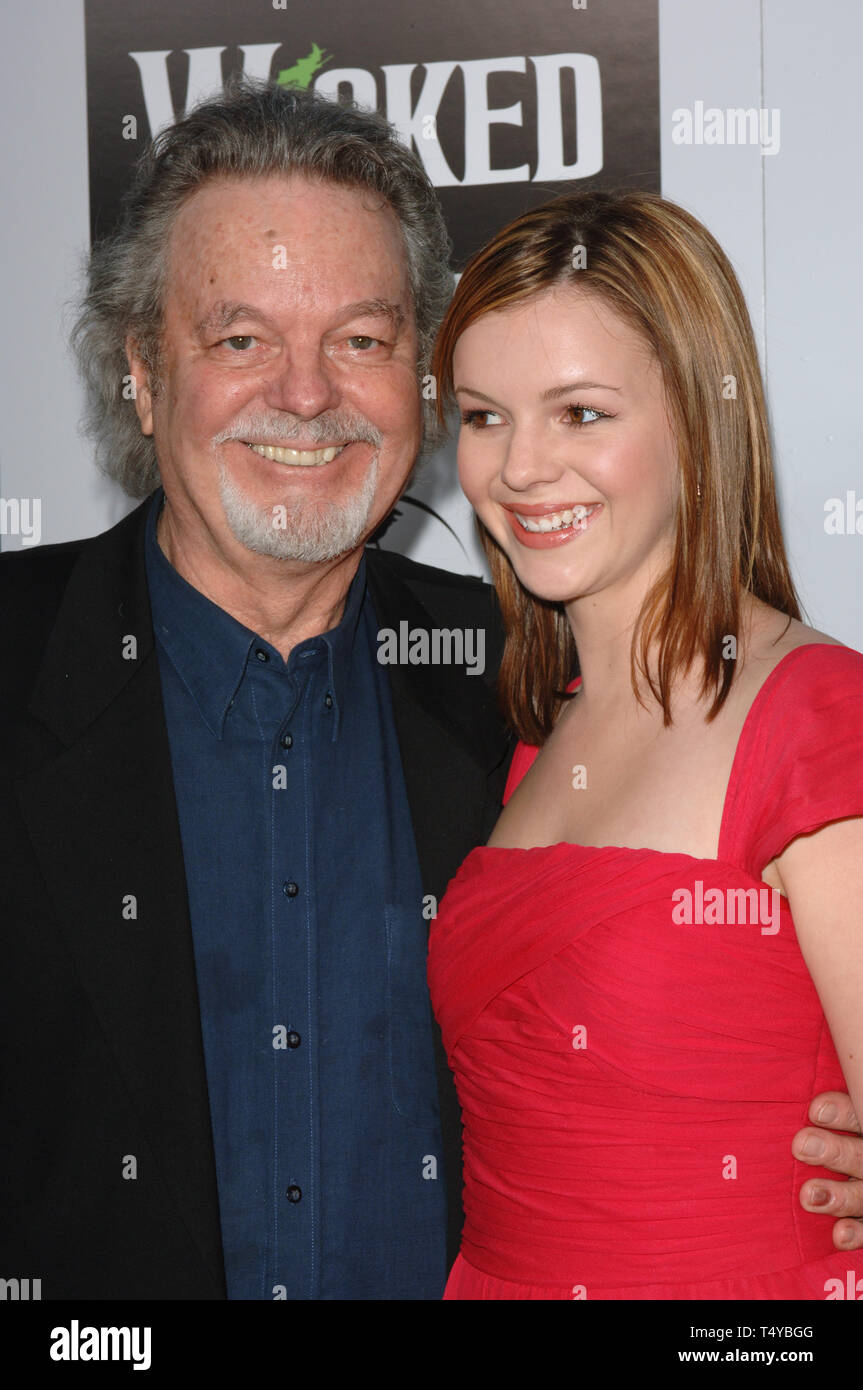 LOS ANGELES, CA. June 22, 2005: Actress AMBER TAMBLYN & father RUSS ...