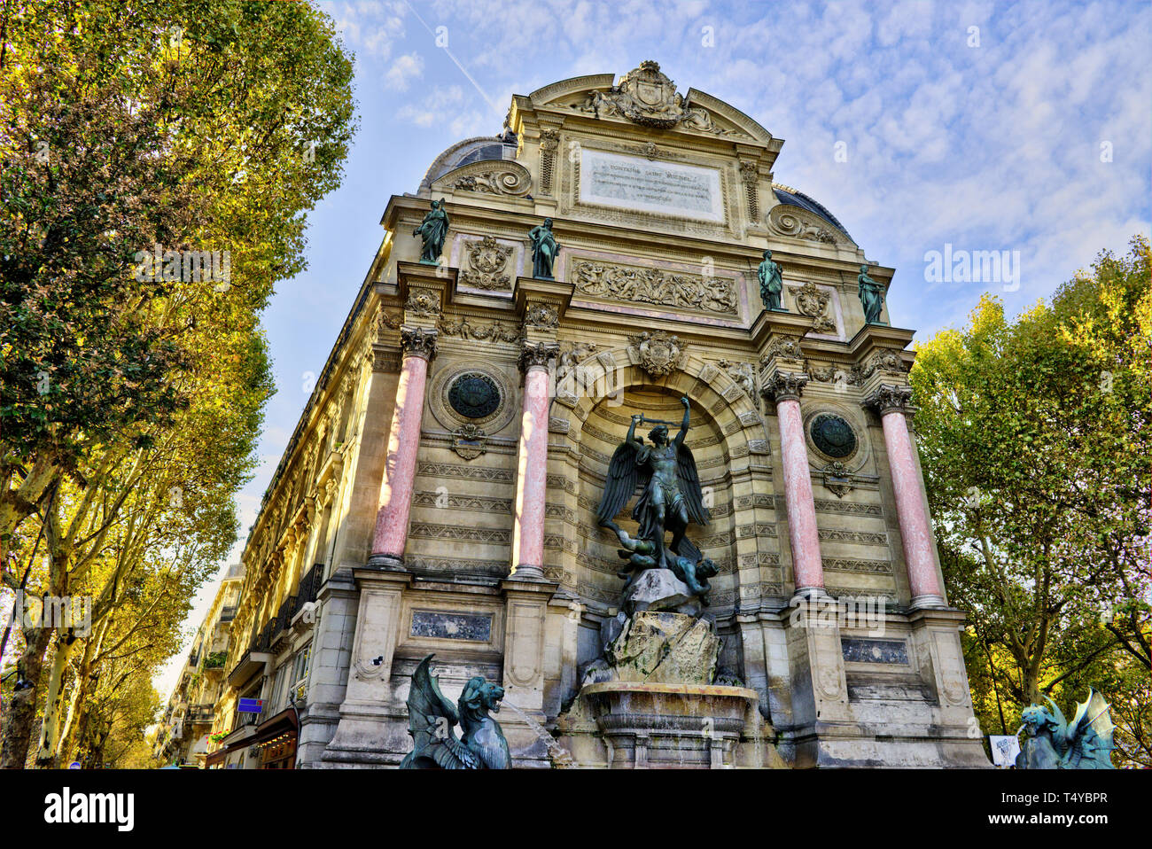 Parisian cobblestone streets hi-res stock photography and images - Alamy