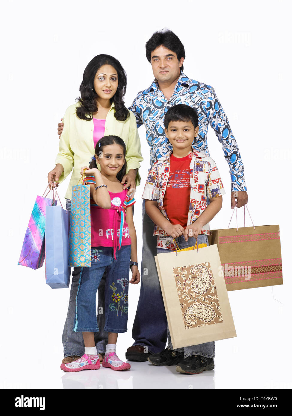 FAMILY OF FOUR IN CAUAL CLOTHES HOLDING SHOPPING BAGS Stock Photo - Alamy